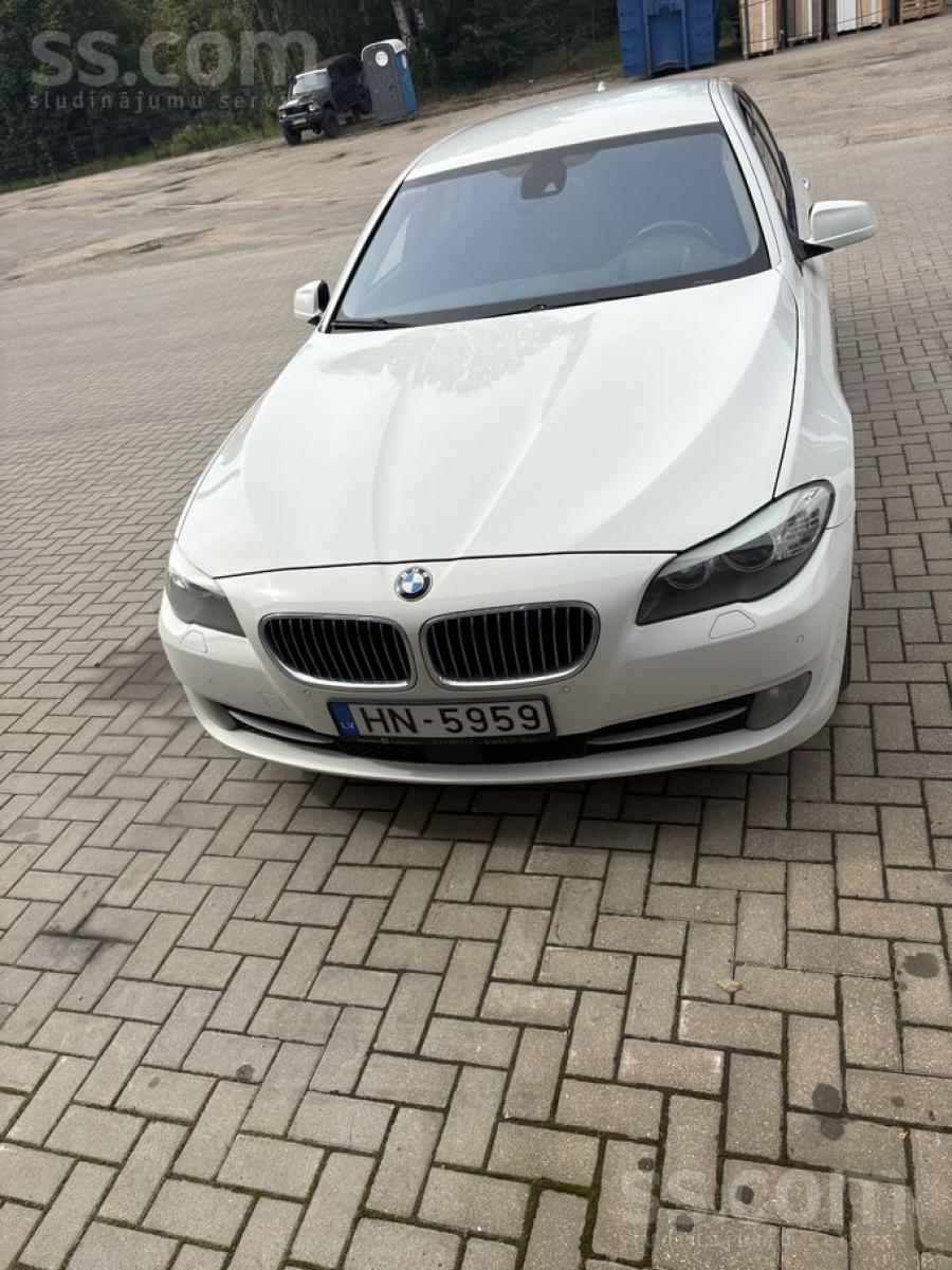 White BMW 530 2012 in Riga, with an engine capacity of 3.00 L and mileage of 479 thousand km for 6000 €, photo 1 on AUTOMOTO.COM.LV