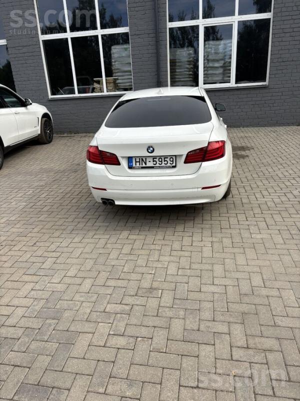 White BMW 530 2012 in Riga, with an engine capacity of 3.00 L and mileage of 479 thousand km for 6000 €, photo 3 on AUTOMOTO.COM.LV