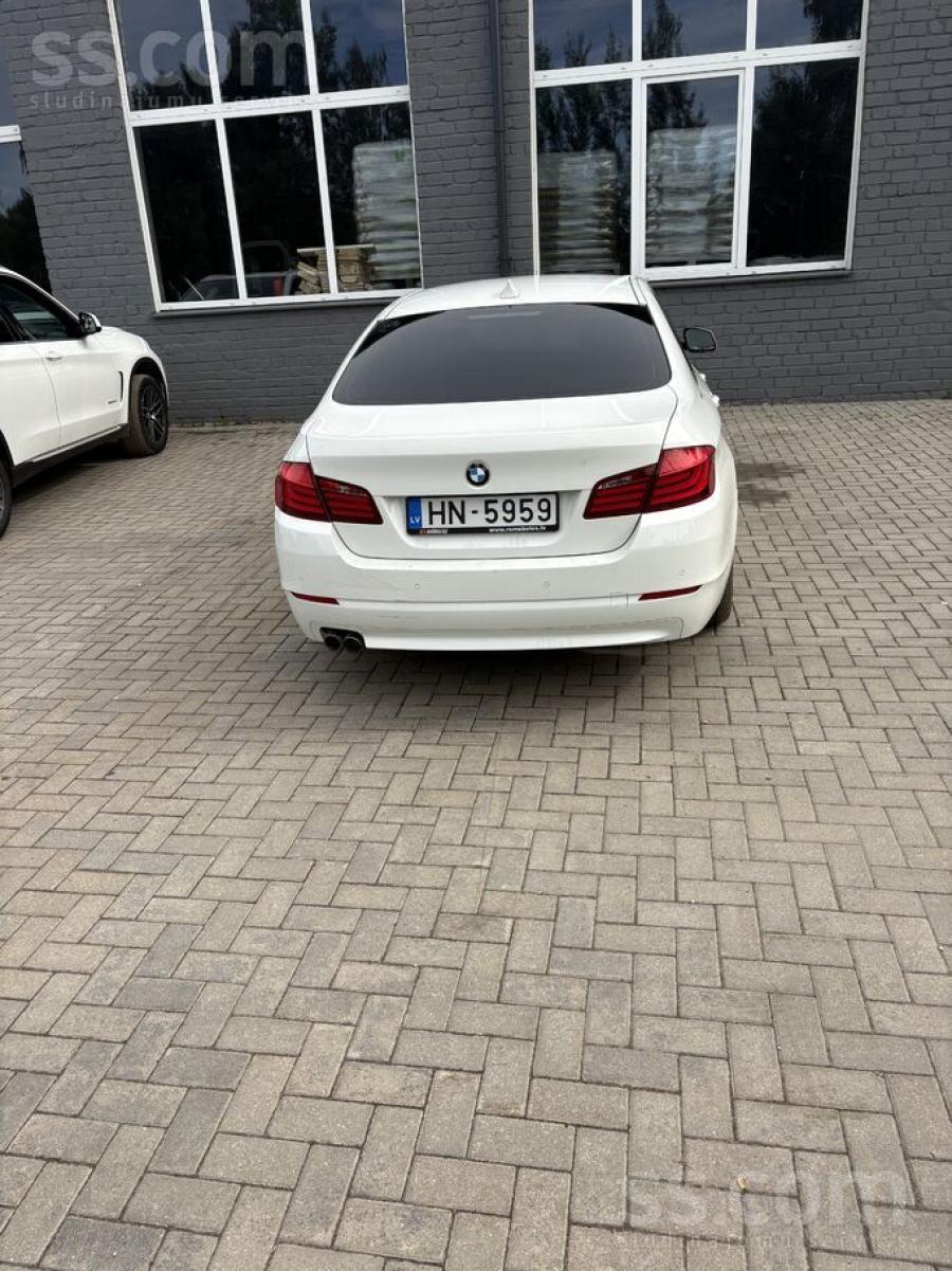 White BMW 530 2012 in Riga, with an engine capacity of 3.00 L and mileage of 479 thousand km for 6000 €, photo 4 on AUTOMOTO.COM.LV