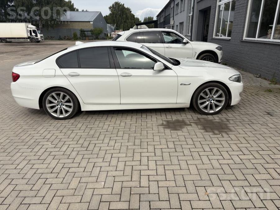White BMW 530 2012 in Riga, with an engine capacity of 3.00 L and mileage of 479 thousand km for 6000 €, photo 5 on AUTOMOTO.COM.LV