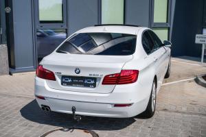 White BMW 530 2013 in Kaunas, with an engine capacity of 2.99 L and mileage of 271 thousand km for 13450 €, photo 12 on AUTOMOTO.COM.LV