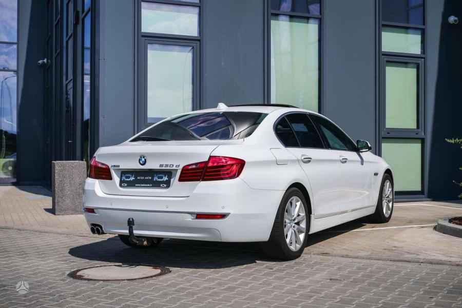 White BMW 530 2013 in Kaunas, with an engine capacity of 2.99 L and mileage of 271 thousand km for 13450 €, photo 13 on AUTOMOTO.COM.LV
