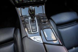 White BMW 530 2013 in Kaunas, with an engine capacity of 2.99 L and mileage of 271 thousand km for 13450 €, photo 23 on AUTOMOTO.COM.LV