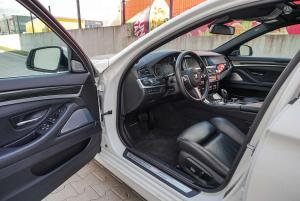 White BMW 530 2013 in Kaunas, with an engine capacity of 2.99 L and mileage of 271 thousand km for 13450 €, photo 27 on AUTOMOTO.COM.LV