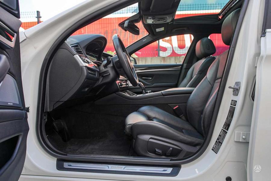 White BMW 530 2013 in Kaunas, with an engine capacity of 2.99 L and mileage of 271 thousand km for 13450 €, photo 29 on AUTOMOTO.COM.LV