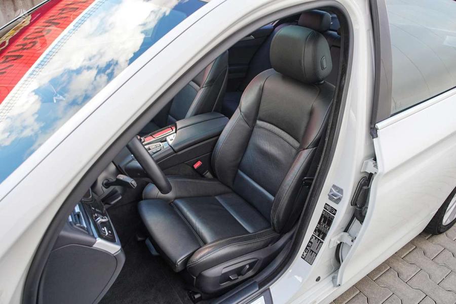 White BMW 530 2013 in Kaunas, with an engine capacity of 2.99 L and mileage of 271 thousand km for 13450 €, photo 31 on AUTOMOTO.COM.LV
