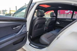White BMW 530 2013 in Kaunas, with an engine capacity of 2.99 L and mileage of 271 thousand km for 13450 €, photo 34 on AUTOMOTO.COM.LV