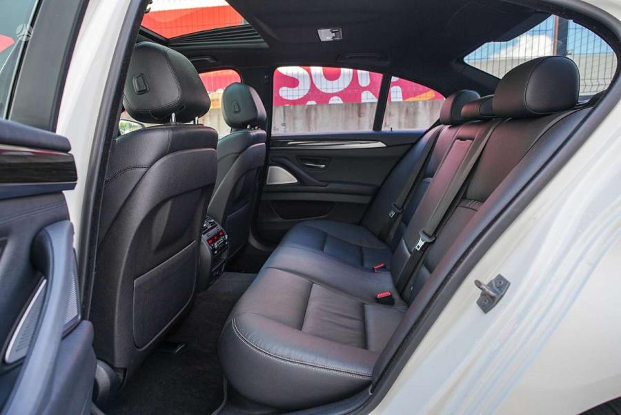 White BMW 530 2013 in Kaunas, with an engine capacity of 2.99 L and mileage of 271 thousand km for 13450 €, photo 35 on AUTOMOTO.COM.LV
