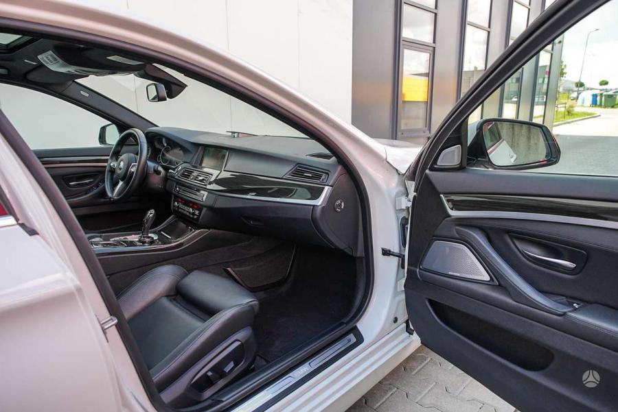 White BMW 530 2013 in Kaunas, with an engine capacity of 2.99 L and mileage of 271 thousand km for 13450 €, photo 39 on AUTOMOTO.COM.LV