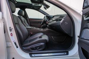 White BMW 530 2013 in Kaunas, with an engine capacity of 2.99 L and mileage of 271 thousand km for 13450 €, photo 41 on AUTOMOTO.COM.LV