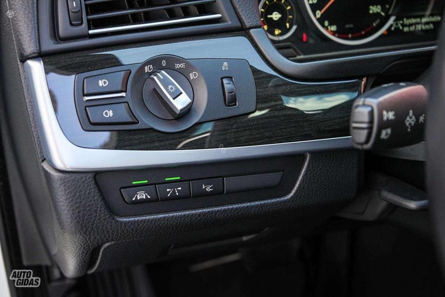 Balts BMW 530 2013 Kauņa, ar dzinēja tilpumu 3.00 L un nobraukumu 271 tūkst. km par 13450 €, foto 32 vietnē AUTOMOTO.COM.LV