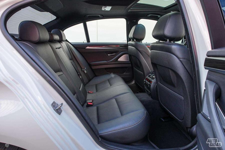 Balts BMW 530 2013 Kauņa, ar dzinēja tilpumu 3.00 L un nobraukumu 271 tūkst. km par 13450 €, foto 38 vietnē AUTOMOTO.COM.LV