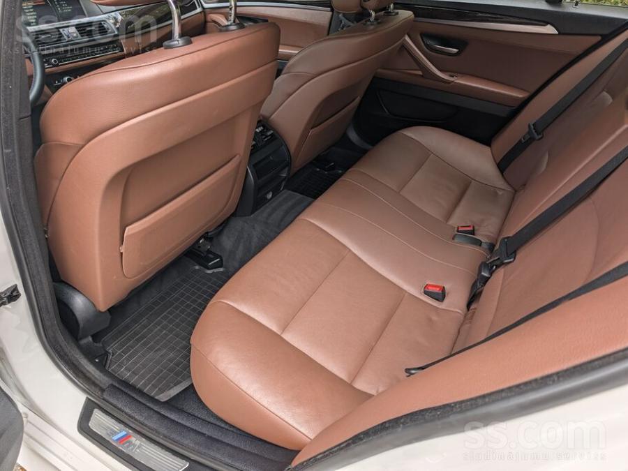 White BMW 530 2013 in Ogre, with an engine capacity of 3.00 L and mileage of 0 thousand km for 10200 €, photo 13 on AUTOMOTO.COM.LV