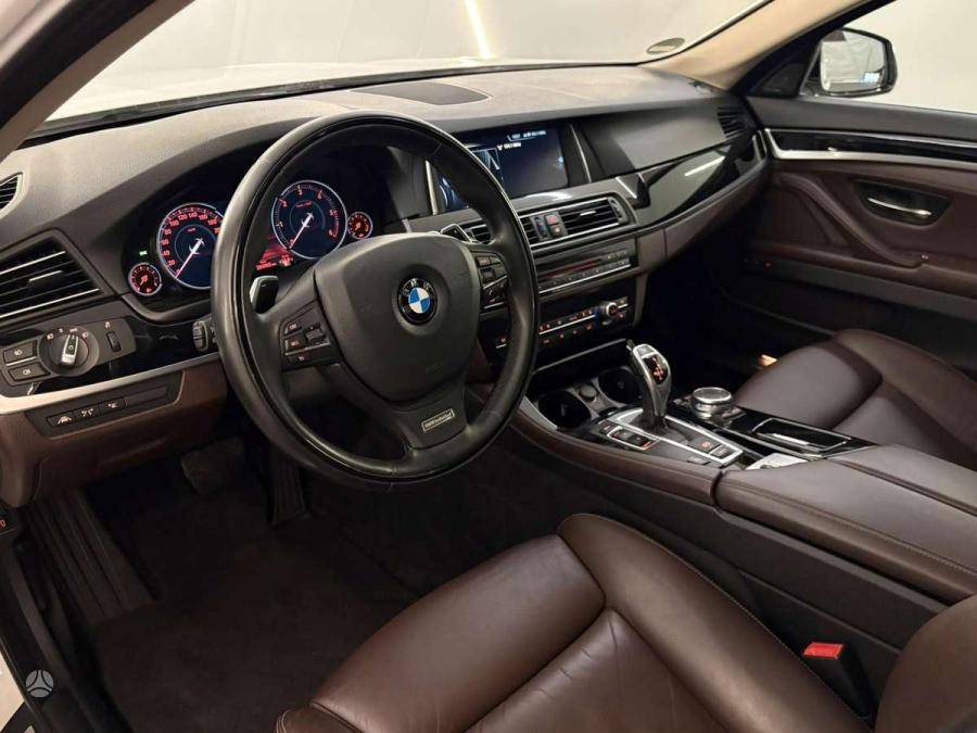 Balts BMW 530 2014 Marijampole, ar dzinēja tilpumu 2.99 L un nobraukumu 284 tūkst. km par 13999 €, foto 3 vietnē AUTOMOTO.COM.LV