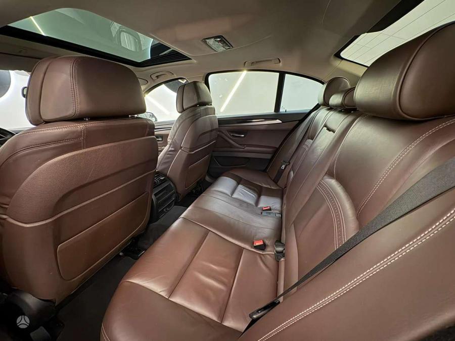 Balts BMW 530 2014 Marijampole, ar dzinēja tilpumu 2.99 L un nobraukumu 284 tūkst. km par 13999 €, foto 24 vietnē AUTOMOTO.COM.LV