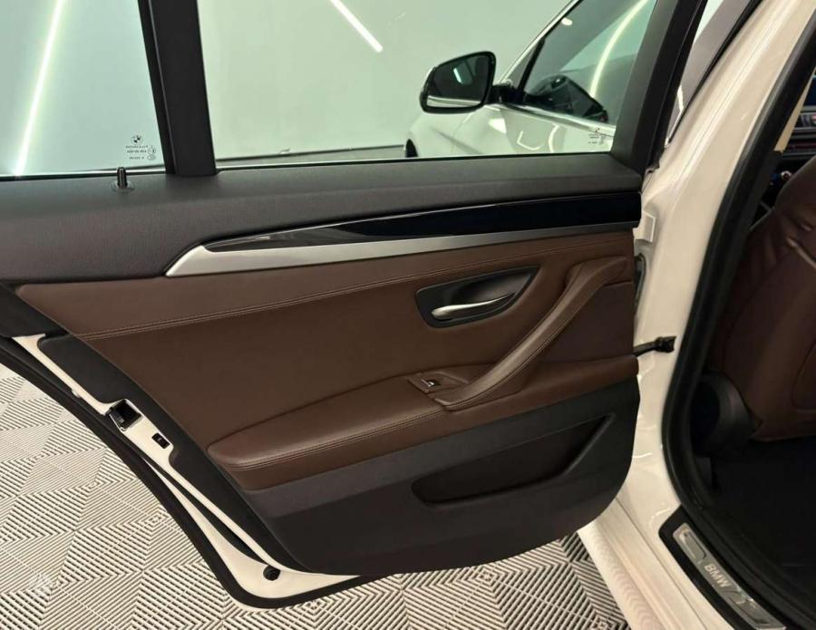Balts BMW 530 2014 Marijampole, ar dzinēja tilpumu 2.99 L un nobraukumu 284 tūkst. km par 13999 €, foto 26 vietnē AUTOMOTO.COM.LV
