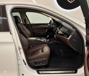 Balts BMW 530 2014 Marijampole, ar dzinēja tilpumu 2.99 L un nobraukumu 284 tūkst. km par 13999 €, foto 28 vietnē AUTOMOTO.COM.LV