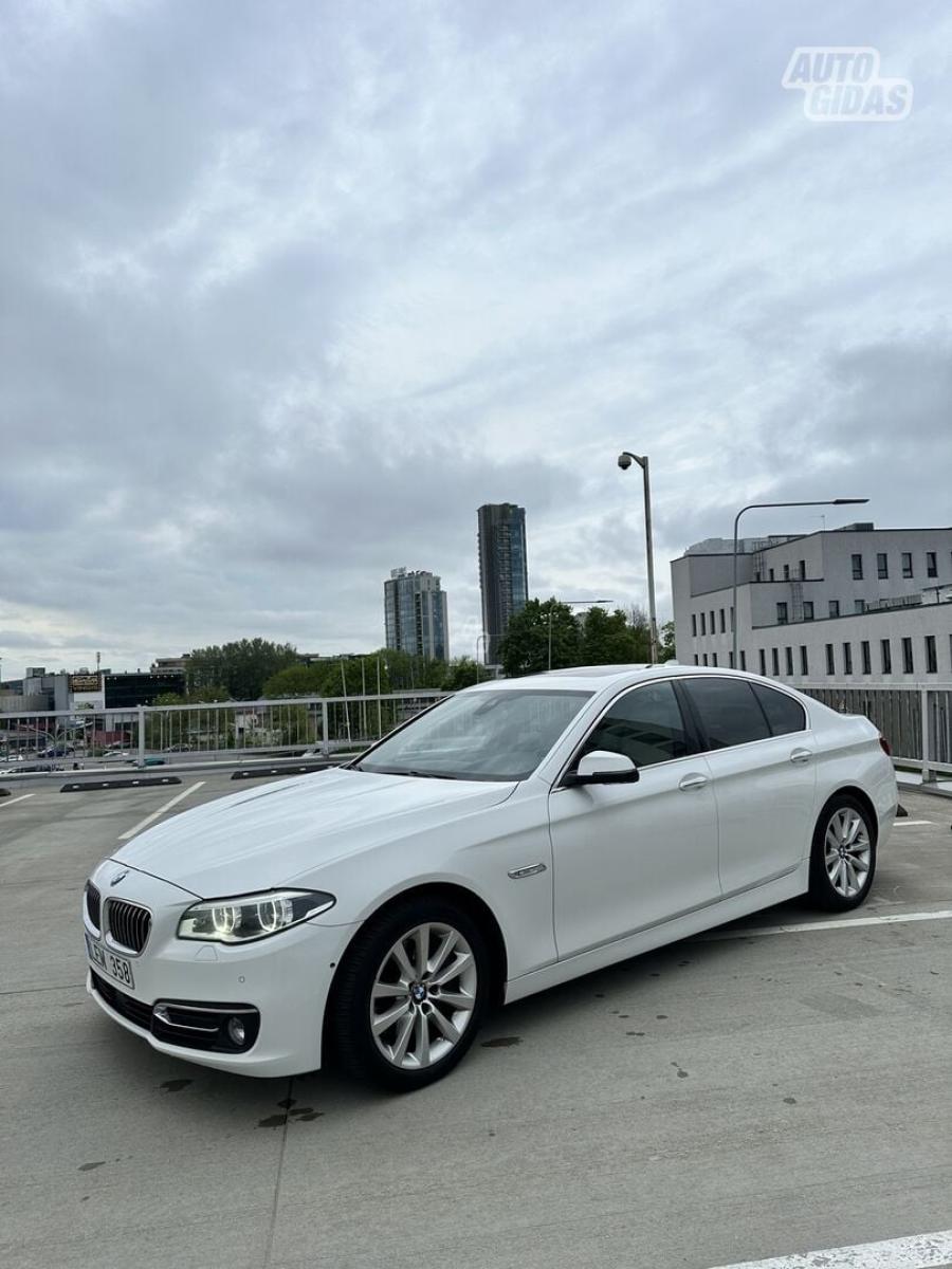 White BMW 530 2015 in Vilnius, with an engine capacity of 3.00 L and mileage of 300 thousand km for 14999 €, photo 3 on AUTOMOTO.COM.LV