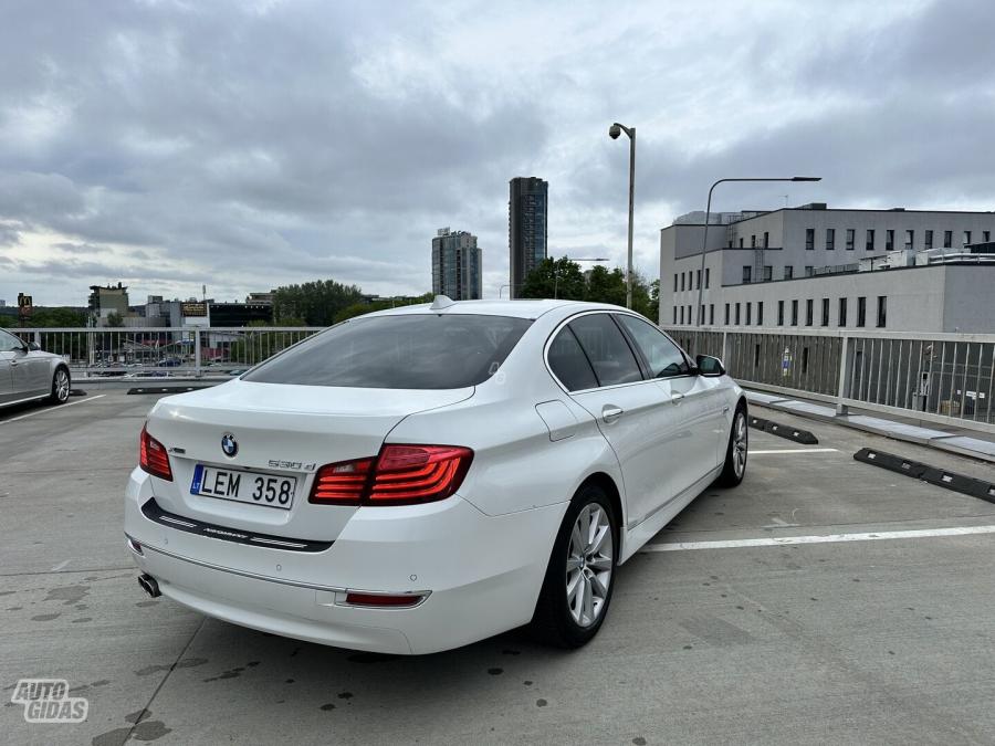 White BMW 530 2015 in Vilnius, with an engine capacity of 3.00 L and mileage of 300 thousand km for 14999 €, photo 4 on AUTOMOTO.COM.LV