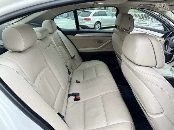 White BMW 530 2015 in Vilnius, with an engine capacity of 3.00 L and mileage of 300 thousand km for 14999 €, photo 6 on AUTOMOTO.COM.LV