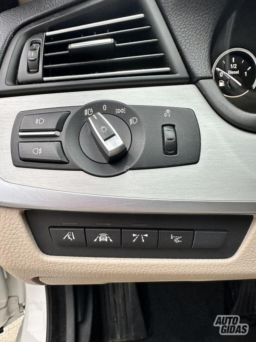 White BMW 530 2015 in Vilnius, with an engine capacity of 3.00 L and mileage of 300 thousand km for 14999 €, photo 8 on AUTOMOTO.COM.LV