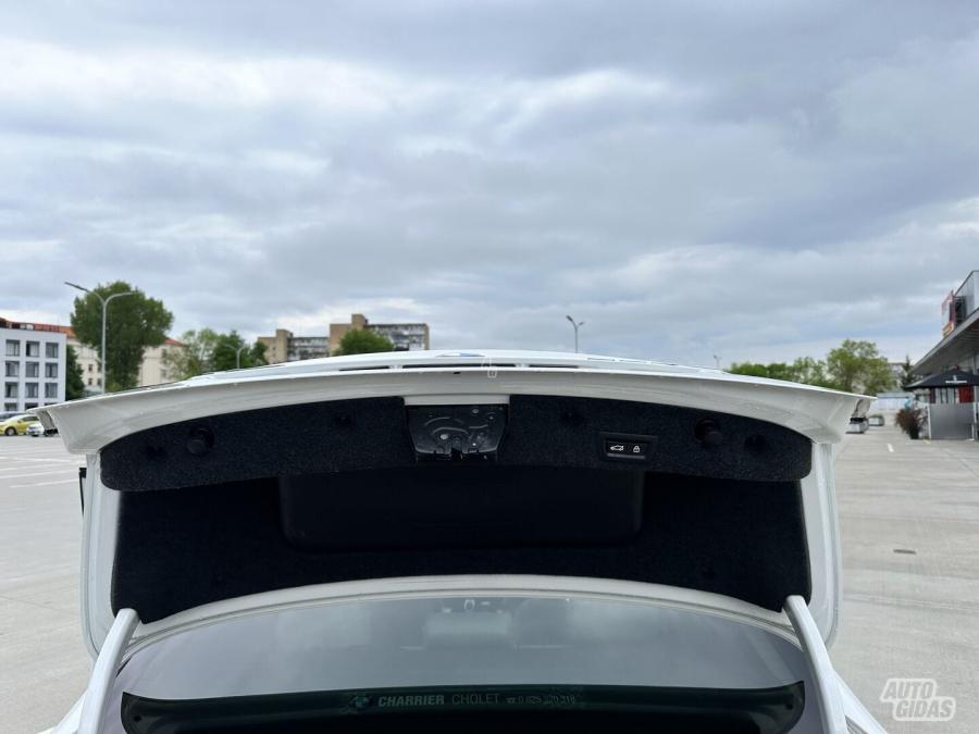 White BMW 530 2015 in Vilnius, with an engine capacity of 3.00 L and mileage of 300 thousand km for 14999 €, photo 11 on AUTOMOTO.COM.LV