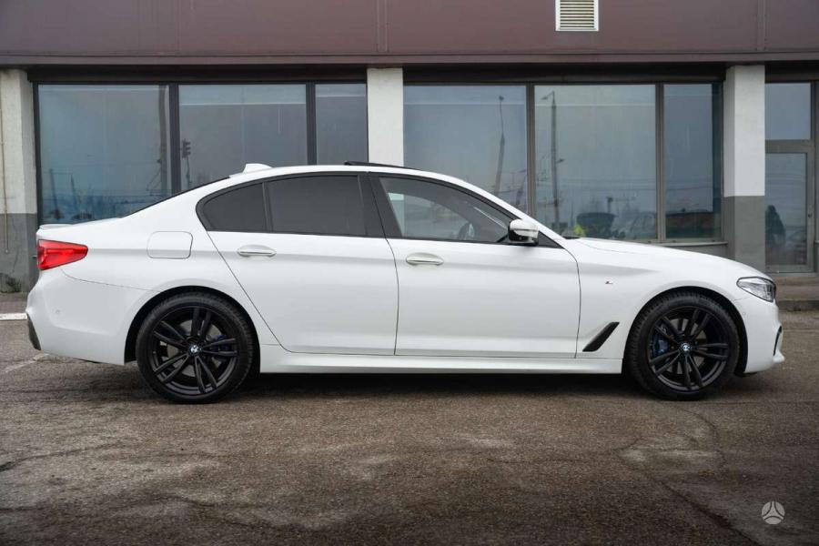 White BMW 530 2017 in Vilnius, with an engine capacity of 2.99 L and mileage of 246 thousand km for 25500 €, photo 5 on AUTOMOTO.COM.LV