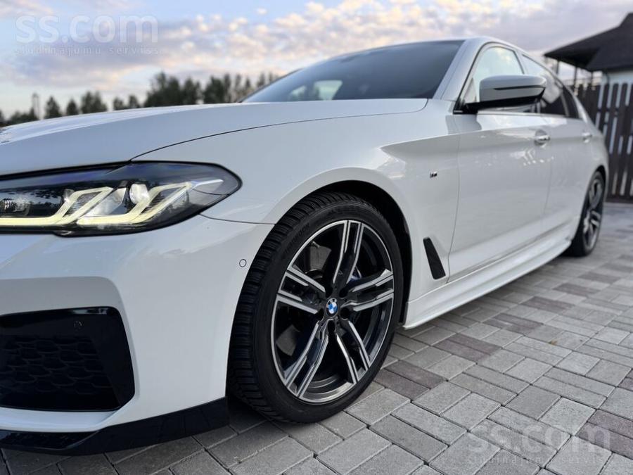 White BMW 530 2017 in Jelgava, with an engine capacity of 3.00 L and mileage of 289 thousand km for 26000 €, photo 3 on AUTOMOTO.COM.LV