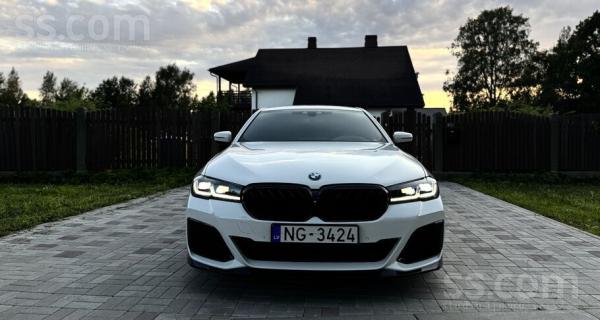 White BMW 530 2017 in Jelgava, with an engine capacity of 3.00 L and mileage of 289 thousand km for 26000 €, photo 4 on AUTOMOTO.COM.LV