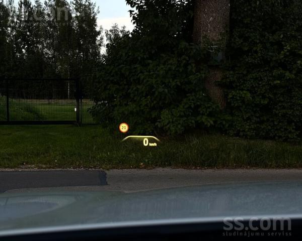 White BMW 530 2017 in Jelgava, with an engine capacity of 3.00 L and mileage of 289 thousand km for 26000 €, photo 10 on AUTOMOTO.COM.LV