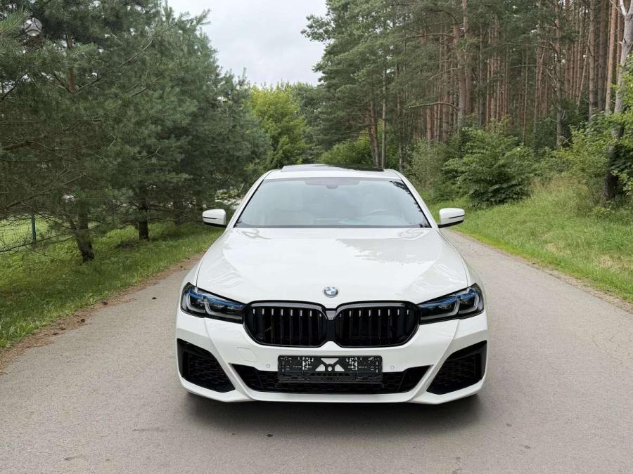 White BMW 530 2017 in Klaipeda, with an engine capacity of 2.00 L and mileage of 191 thousand km for 18400 €, photo 3 on AUTOMOTO.COM.LV