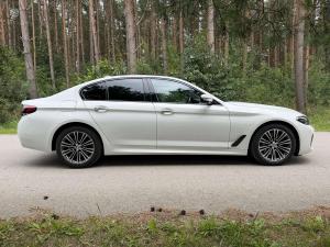 White BMW 530 2017 in Klaipeda, with an engine capacity of 2.00 L and mileage of 191 thousand km for 18400 €, photo 8 on AUTOMOTO.COM.LV