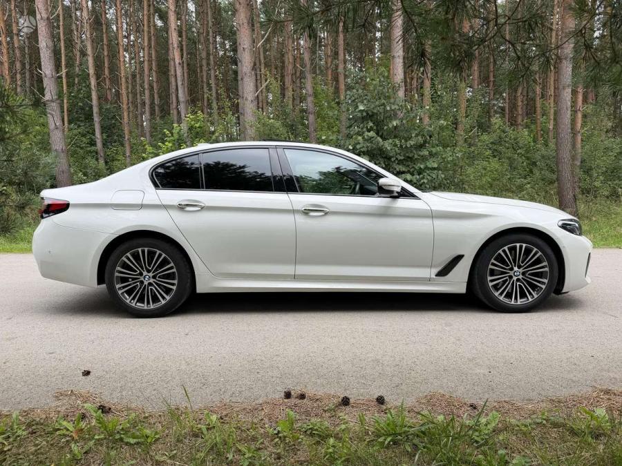 White BMW 530 2017 in Klaipeda, with an engine capacity of 2.00 L and mileage of 191 thousand km for 18400 €, photo 8 on AUTOMOTO.COM.LV