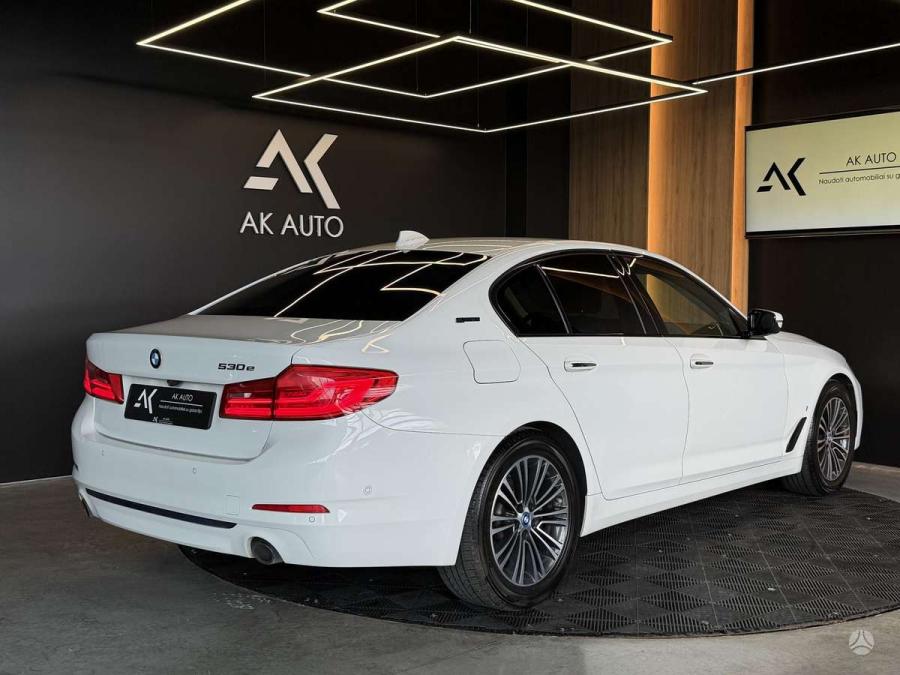 White BMW 530 2017 in Kaunas, with an engine capacity of 2.00 L and mileage of 224 thousand km for 18490 €, photo 13 on AUTOMOTO.COM.LV