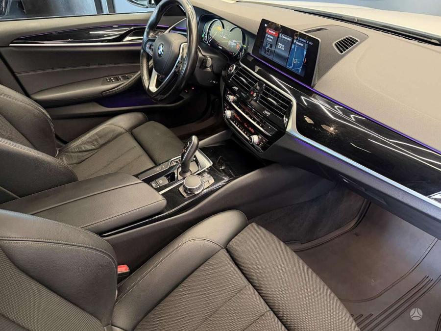 White BMW 530 2017 in Kaunas, with an engine capacity of 2.00 L and mileage of 224 thousand km for 18490 €, photo 18 on AUTOMOTO.COM.LV