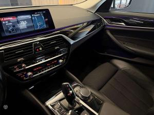 White BMW 530 2017 in Kaunas, with an engine capacity of 2.00 L and mileage of 224 thousand km for 18490 €, photo 20 on AUTOMOTO.COM.LV