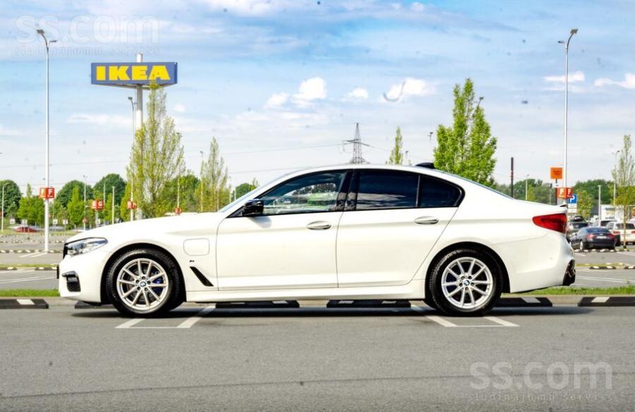 White BMW 530 2017 in Riga, with an engine capacity of 2.00 L and mileage of 213 thousand km for 19990 €, photo 5 on AUTOMOTO.COM.LV