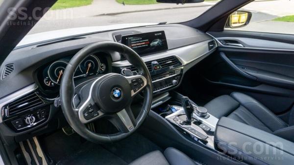 White BMW 530 2017 in Riga, with an engine capacity of 2.00 L and mileage of 213 thousand km for 19990 €, photo 9 on AUTOMOTO.COM.LV