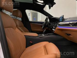 Balts BMW 530 2017 Rīga, ar dzinēja tilpumu 3.00 L un nobraukumu 158 tūkst. km par 29700 €, foto  vietnē AUTOMOTO.COM.LV