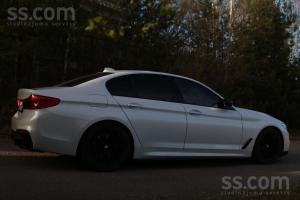 White BMW 530 2017 in Riga, with an engine capacity of 3.00 L and mileage of 158 thousand km for 29700 €, photo 4 on AUTOMOTO.COM.LV