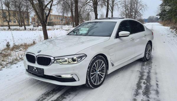 White BMW 530 2018 in Siauliai, with an engine capacity of 2.00 L and mileage of 230 thousand km for 22500 €, photo 1 on AUTOMOTO.COM.LV