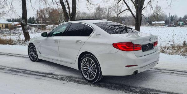 White BMW 530 2018 in Siauliai, with an engine capacity of 2.00 L and mileage of 230 thousand km for 22500 €, photo 4 on AUTOMOTO.COM.LV