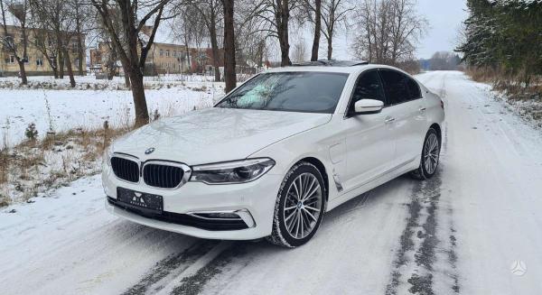 White BMW 530 2018 in Siauliai, with an engine capacity of 2.00 L and mileage of 230 thousand km for 22500 €, photo 5 on AUTOMOTO.COM.LV