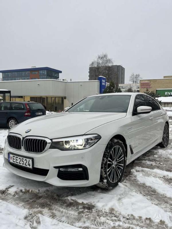 White BMW 530 2018 in Vilnius, with an engine capacity of 2.00 L and mileage of 105 thousand km for 23000 €, photo 1 on AUTOMOTO.COM.LV