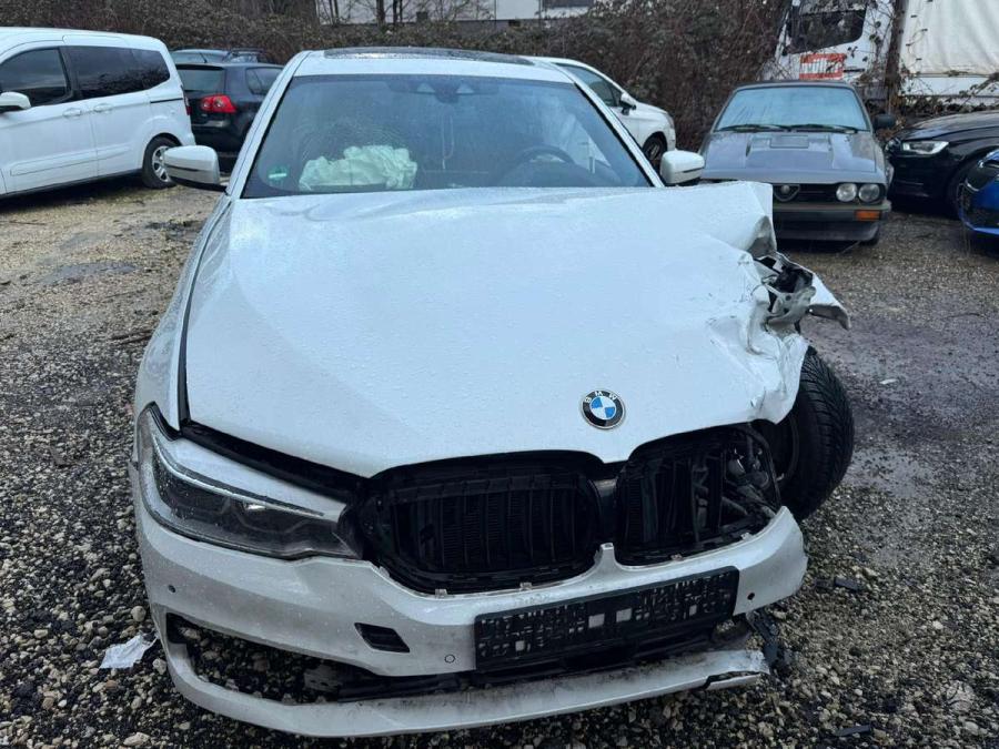 White BMW 530 2018 in Sakiai, with an engine capacity of 2.99 L and mileage of 164 thousand km for 11200 €, photo 2 on AUTOMOTO.COM.LV