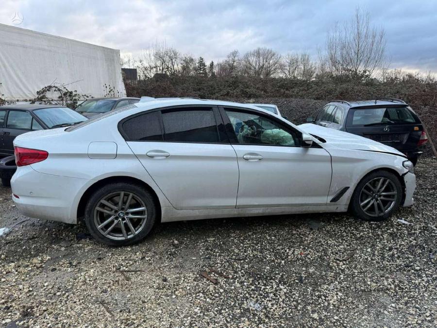 White BMW 530 2018 in Sakiai, with an engine capacity of 2.99 L and mileage of 164 thousand km for 11200 €, photo 3 on AUTOMOTO.COM.LV