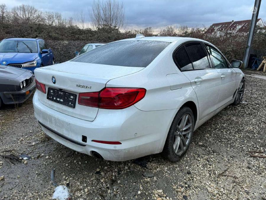 White BMW 530 2018 in Sakiai, with an engine capacity of 2.99 L and mileage of 164 thousand km for 11200 €, photo 4 on AUTOMOTO.COM.LV