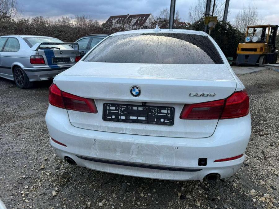 White BMW 530 2018 in Sakiai, with an engine capacity of 2.99 L and mileage of 164 thousand km for 11200 €, photo 5 on AUTOMOTO.COM.LV