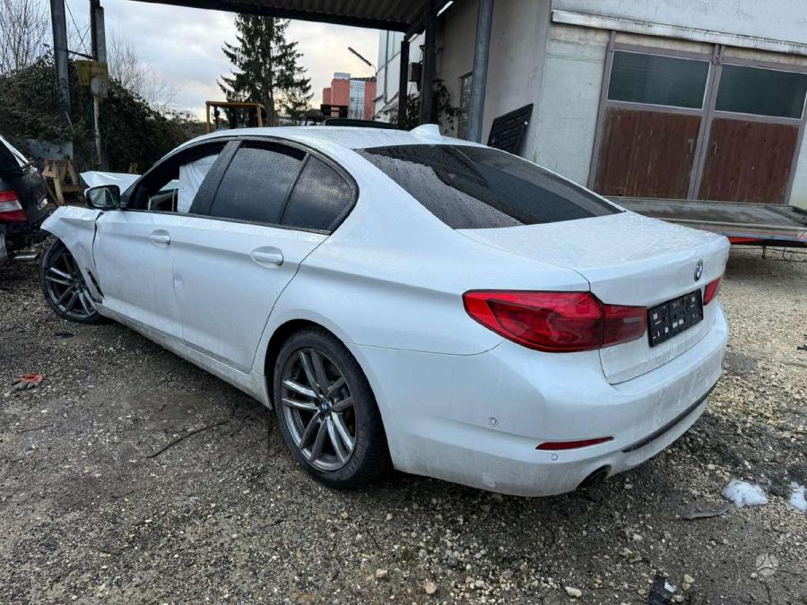 White BMW 530 2018 in Sakiai, with an engine capacity of 2.99 L and mileage of 164 thousand km for 11200 €, photo 6 on AUTOMOTO.COM.LV
