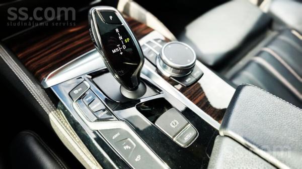 White BMW 530 2018 in Jelgava, with an engine capacity of 2.00 L and mileage of 198 thousand km for 25700 €, photo 9 on AUTOMOTO.COM.LV